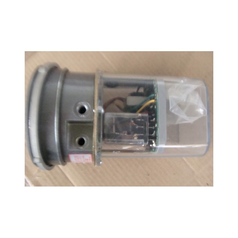 DWYER PHOTOHELIC 0-4 PRESSURE SWITCH, MAX PRESSURE 25 PSI
