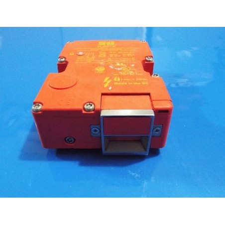 STI TL8012 Safety Interlock Switch | High-Reliability Guard Door Locking