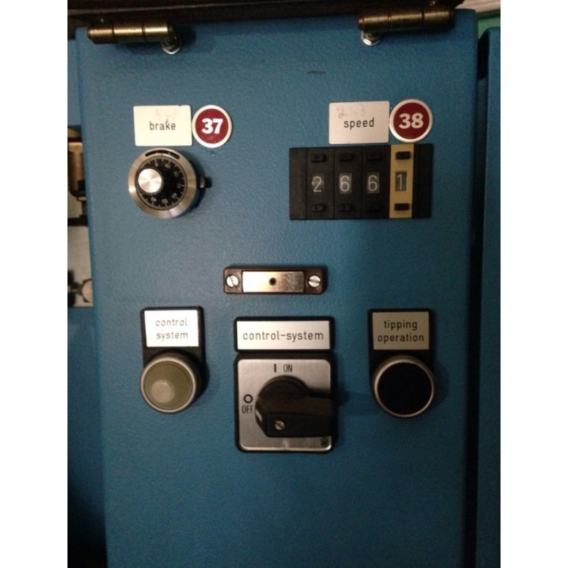 VIJUK Equipment RS-42 Folding Machine - Precision Paper Processing.